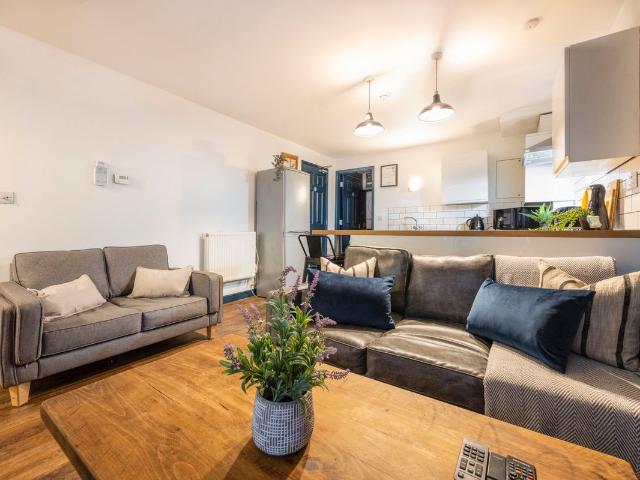 Flat 25, Shoe & Boot Factory, Leicester LE2, 4 bed property to rent, £429 pppm | PrimeLocation