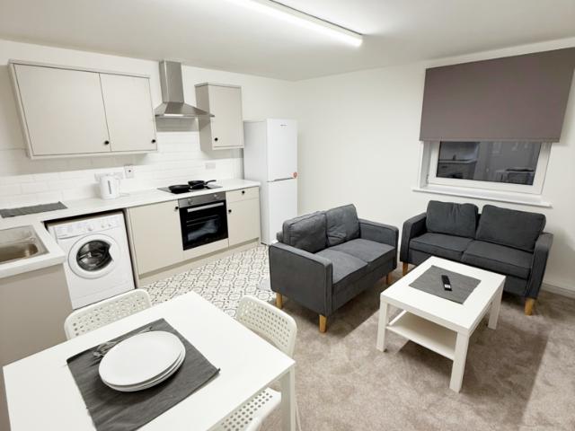 Flat 25, 205 Clarendon Road, Leeds. 3 bed flat to rent £1,616 pcm £373 pw
