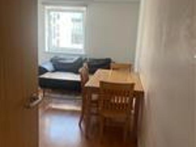 Flat 26, 205 Clarendon Road, Leeds. 2 bed flat to rent £1,260 pcm £291 pw