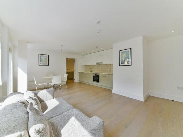 Flat 26a, Osborn House, Osborn. 2 bed flat to rent £2,400 pcm £554 pw
