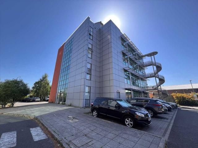 Flat 27 Phoenix House 2, Farnham Road, Slough SL1, 1 bed flat to rent, £1,350 pcm | PrimeLocation