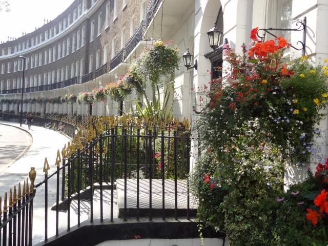 Flat 28 Cartwright Gardens, Bloomsbury WC1H 9EH