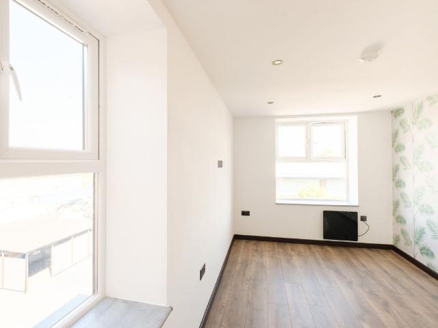 Flat 29, Standish Court PR7, 2 bed flat to rent, £1,250 pcm | PrimeLocation