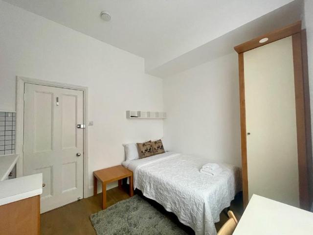 Flat 203 Fulham Palace Road, Fulham W6 9HH