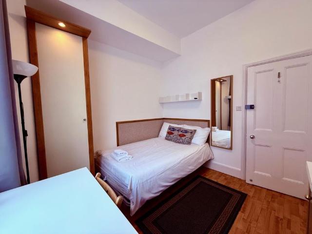 Flat 202 Fulham Palace Road, Fulham W6 9HH