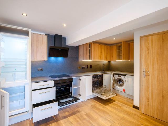 Flat 20, Standish Court PR7, 2 bed flat to rent, £975 pcm | PrimeLocation