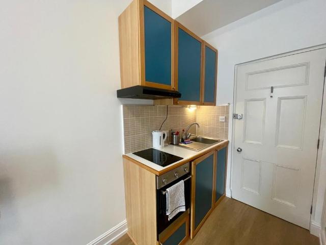Flat 213 Fulham Palace Road, Fulham W6 9HH