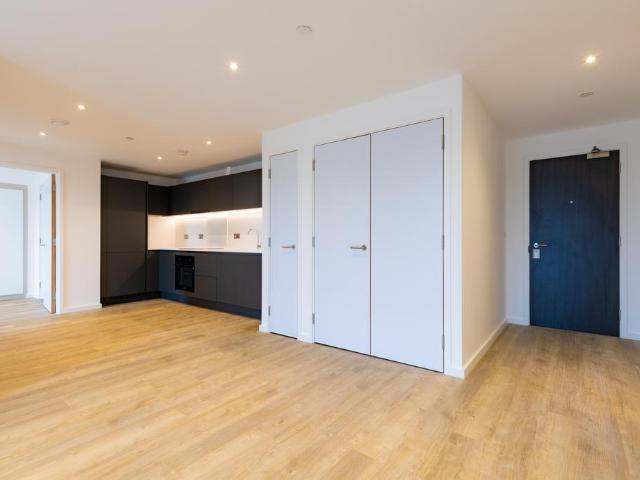 Flat 212, Swan Street House, Swan Street 3 bed flat to rent £1,846 pcm £426 pw