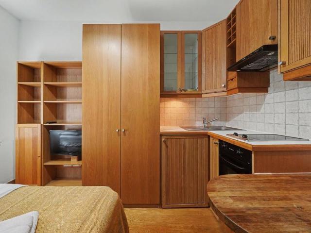 Flat 21 Cartwright Gardens, Bloomsbury WC1H 9EH