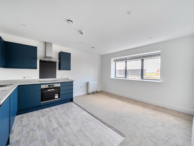 Flat 21 Discovery House, 154. 2 bed flat to rent £1,275 pcm £294 pw