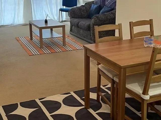 Flat 22 Castle place high street SO14 2EA