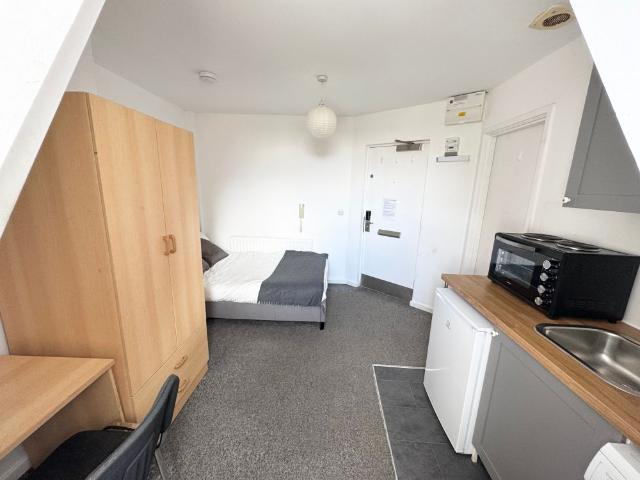 Flat 23B, Westmount, LS2 9NZ, Leeds