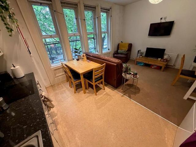 Flat 2, 112 Stranmillis Road, Belfast, BT9 5AE
