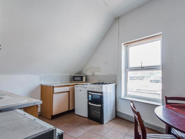 Flat 2, 130 Cape Hill