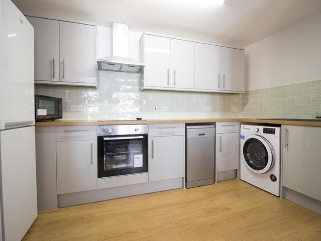Flat 2, 149 151, Mansfield Road. 6 bed flat to rent £3,848 pcm £888 pw