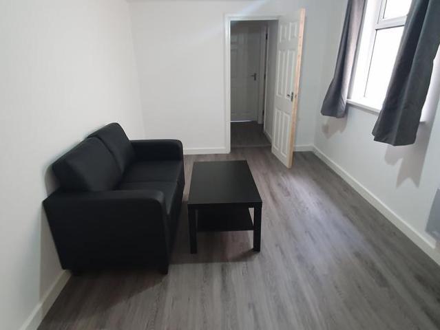 Flat 2, 18 Flora Street, Cathays 1 bed flat to rent £1,025 pcm £237 pw