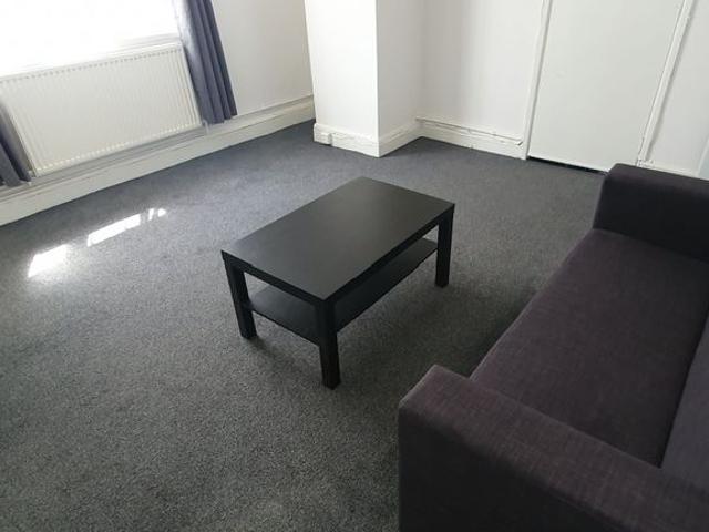 Flat 2, 18 Mundy Place, Cathays, Cardiff, CF24 4BZ