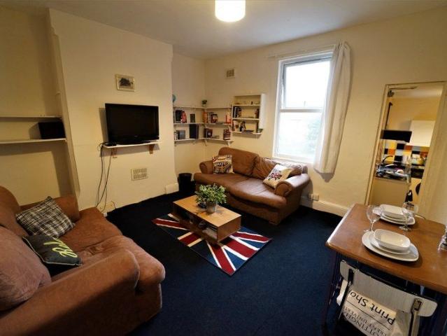 Flat 2, 18 Wellington Square, Lenton, Nottingham NG7, 1 bed flat to rent, £780 pcm | PrimeLocation