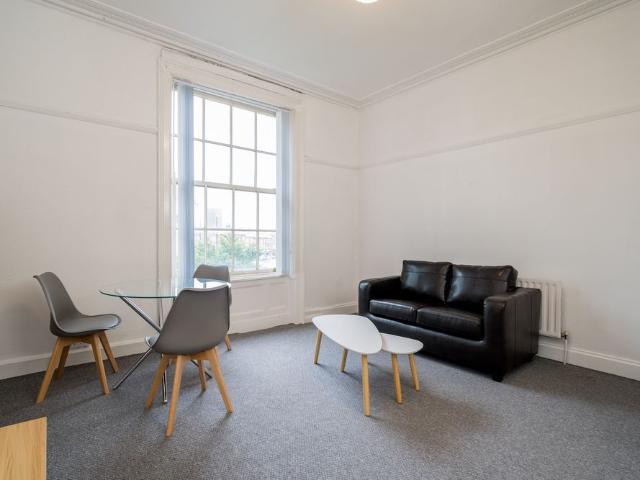 Flat 2, 1 Kingston Terrace, LS2 9BW, Leeds