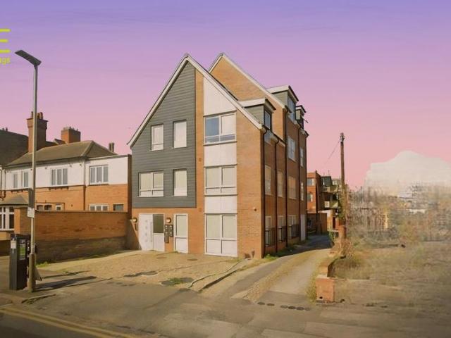 Flat 2, 23A De Montfort Street. 3 bed flat share to rent £1,450 pcm £335 pw