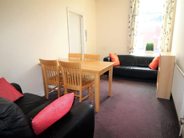Flat 2, 25 Clarendon Place, LS2 9JY, Leeds
