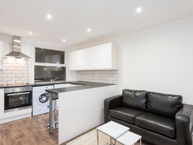 Flat 2, 2 Blenheim Terrace, LS2 9JG, Leeds
