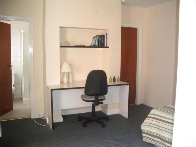 Flat 2, 7 Kelso Road, LS2 9PR, Leeds