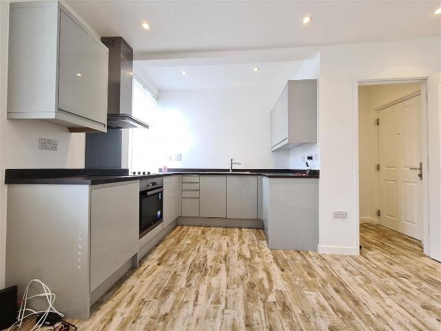 Flat 2, 42 High Street, Saffron Walden CB10, Studio to rent, £950 pcm | PrimeLocation