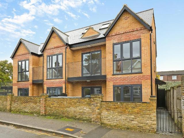 Flat 2, 42 Lyveden Road, Tooting SW17, 2 bed flat to rent, £2,600 pcm | PrimeLocation