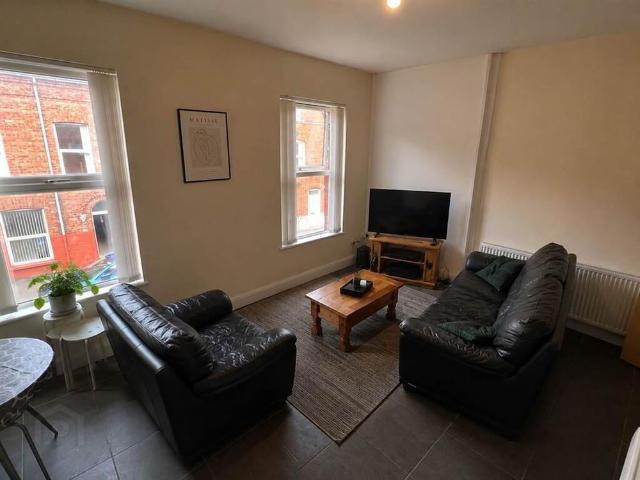 Flat 2, 4 Fitzroy Avenue, Belfast, BT7 1HW