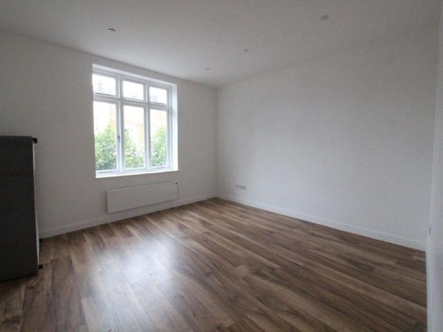 Flat 2, 63A High Street, Maidstone, Maidstone, ME14 1SR