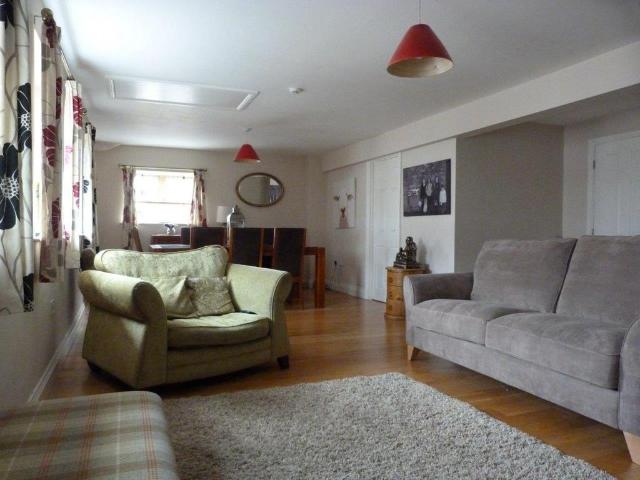 Flat 2, 73 Fisherton Street 4 bed apartment to rent £1,700 pcm £392 pw