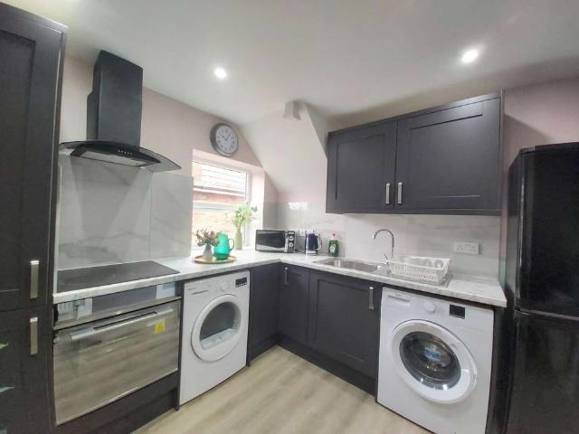 Flat 2, 76 Cannon Hill Lane Room 2