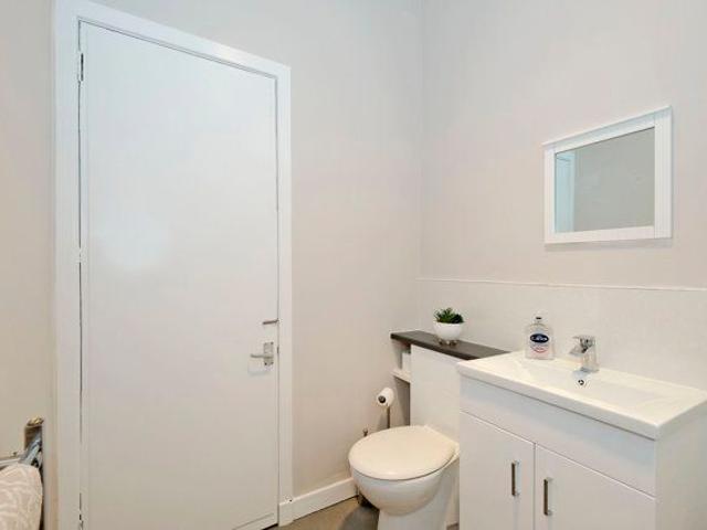 Flat 2, 8 Pitstruan Place, AB10 6PR, Aberdeen