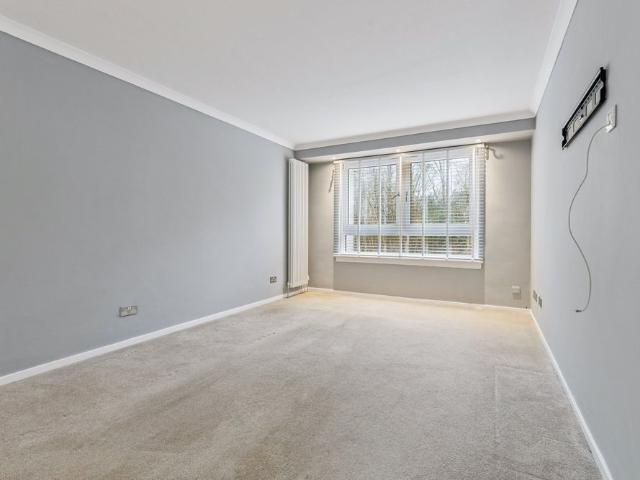 Flat 2, 9 The Riggs