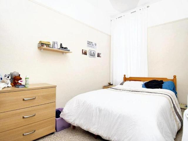 Flat 2 9 Napier Terrace 2 bed apartment to rent £1,127 pcm £260 pw