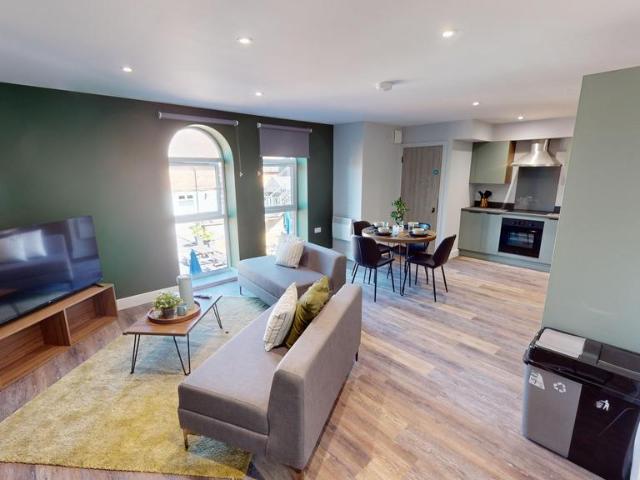Flat 2, Commercial Point, Wollaton. 4 bed apartment to rent £3,033 pcm £700 pw