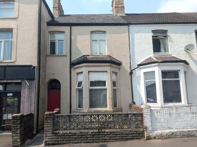 Flat 2, Cardiff CF24 3 bed flat to rent £1,650 pcm £381 pw