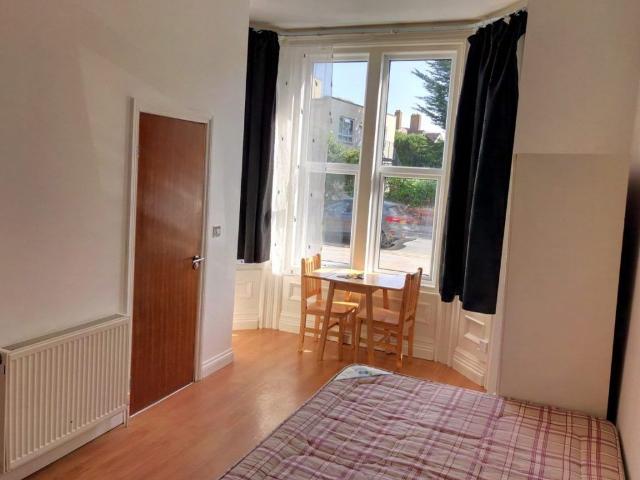 Flat 2, Boscombe Spa Road, Bournemouth BH5, Studio to rent, £700 pcm | PrimeLocation