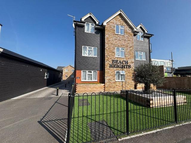 Flat 2 Beach Heights 2 bed apartment to rent £1,450 pcm £335 pw