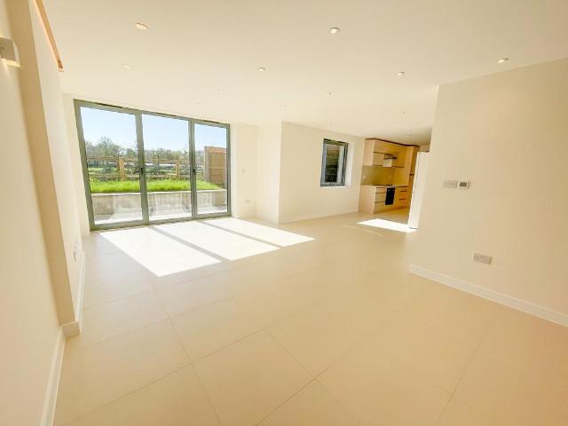 Flat 2 Block B Southernwood, Fordham. 2 bed flat to rent £1,750 pcm £404 pw