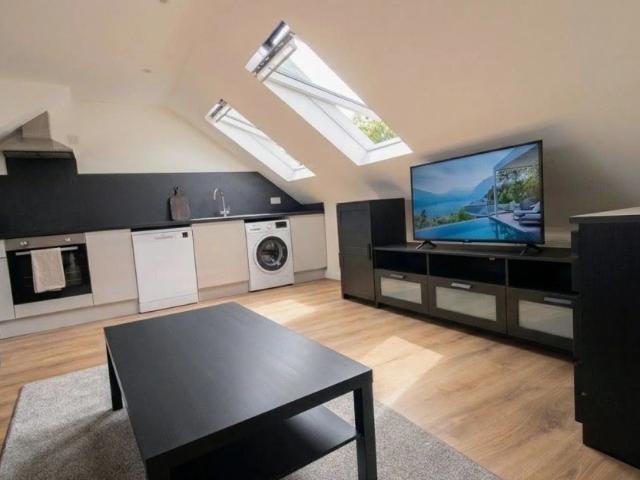 Flat 2, Gooseacre Lane, Kenton, Harrow, HA3