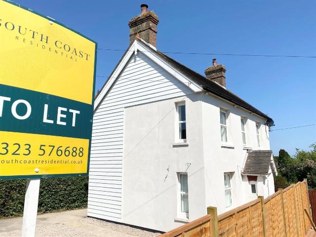 Flat 2 Hawks Road, Hailsham BN27, 1 bed flat to rent, £900 pcm | PrimeLocation