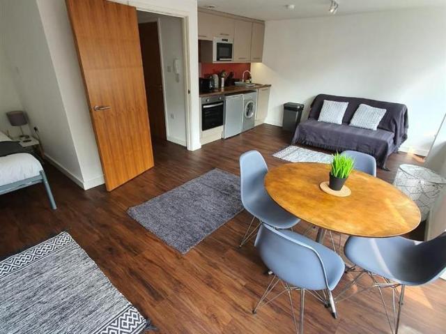 Flat 2 Hill House, Bournemouth BH1 Studio to rent £1,050 pcm £242 pw