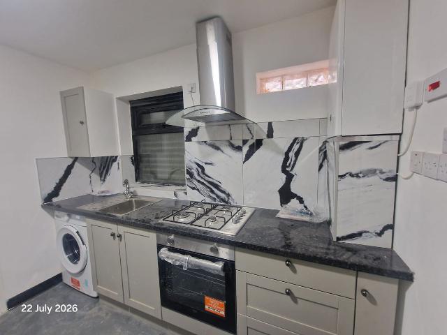 Flat 2, Stanningley Road, Leeds LS12, Studio to rent, £850 pcm | PrimeLocation