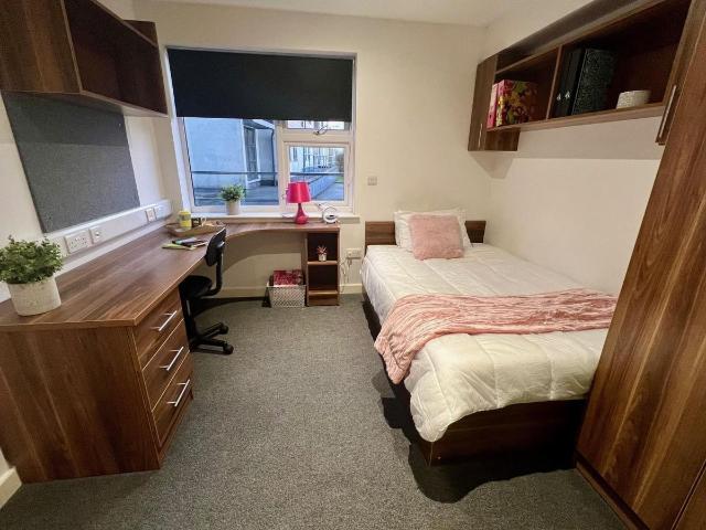 Flat 2, Plymbridge Lane, Derriford, Plymouth 2 PL6, 8 bed shared accommodation to rent, £563 pcm | PrimeLocation