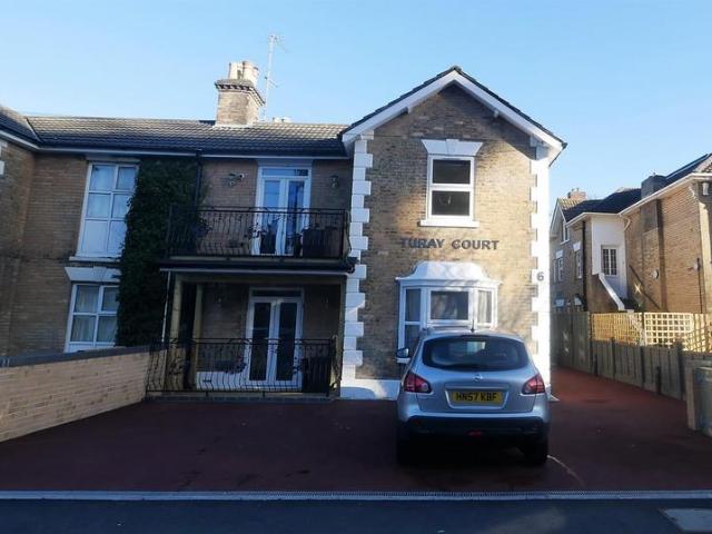 Flat 2, Woodside, Bournemouth BH1 1 bed flat to rent £1,285 pcm £297 pw