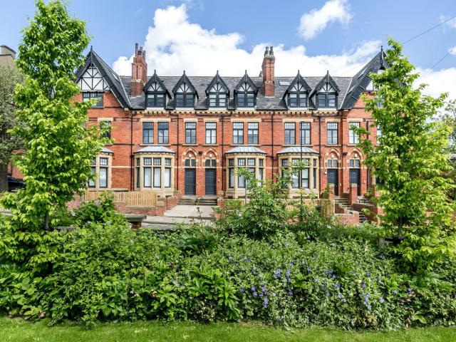 Flat 2B, 26 Hyde Terrace