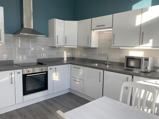 Flat 36, Manor Park Road, Glossop SK13, 2 bed flat to rent, £825 pcm | PrimeLocation