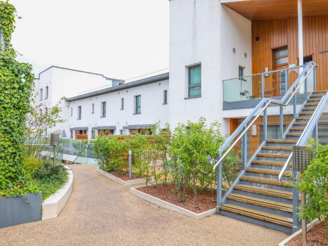 Flat 3/6, 7 Bath Street, Glasgow G2, 3 bed flat to rent, £2,350 pcm | PrimeLocation